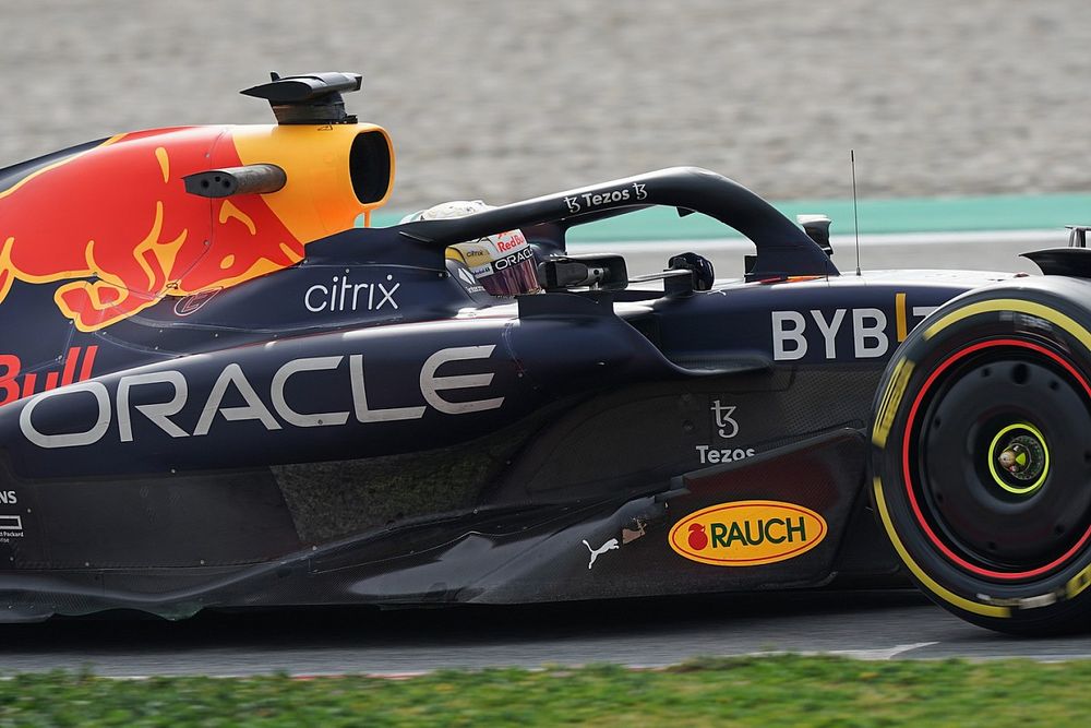 Mercedes, Red Bull RB18'in sidepod felsefesini yakından takip ediyor