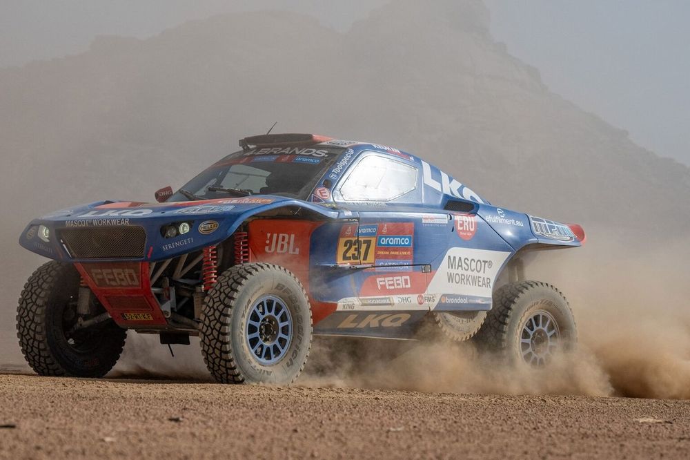Tim en Tom Coronel halen doel in proloog Dakar Rally: "Happy!"
