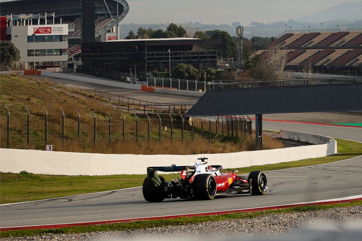 Test F1 2026 en Barcelona: Ferrari y Verstappen (con bandera roja) en pista