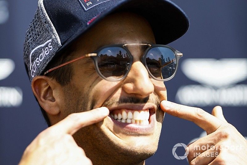 Ricciardo sem érti, hogy mi történik Vettellel