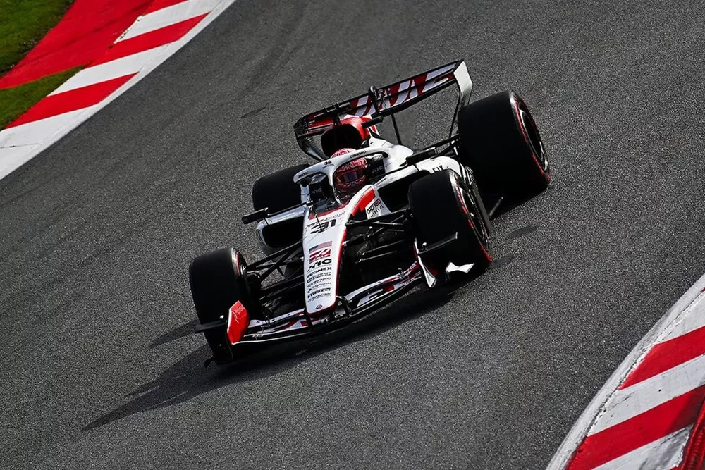 Haas confrontée à des problèmes "à chaque tour" sur sa F1 2026