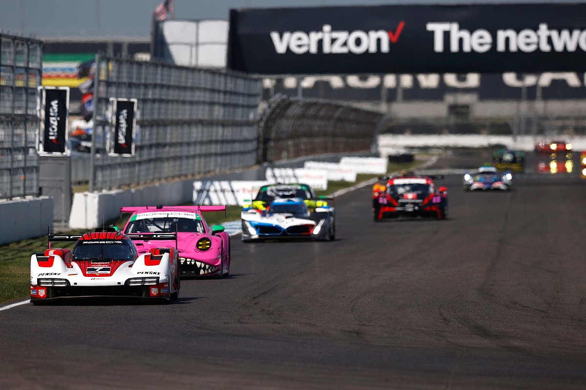 IMSA Indianapolis: Campbell scores pole in Porsche lockout