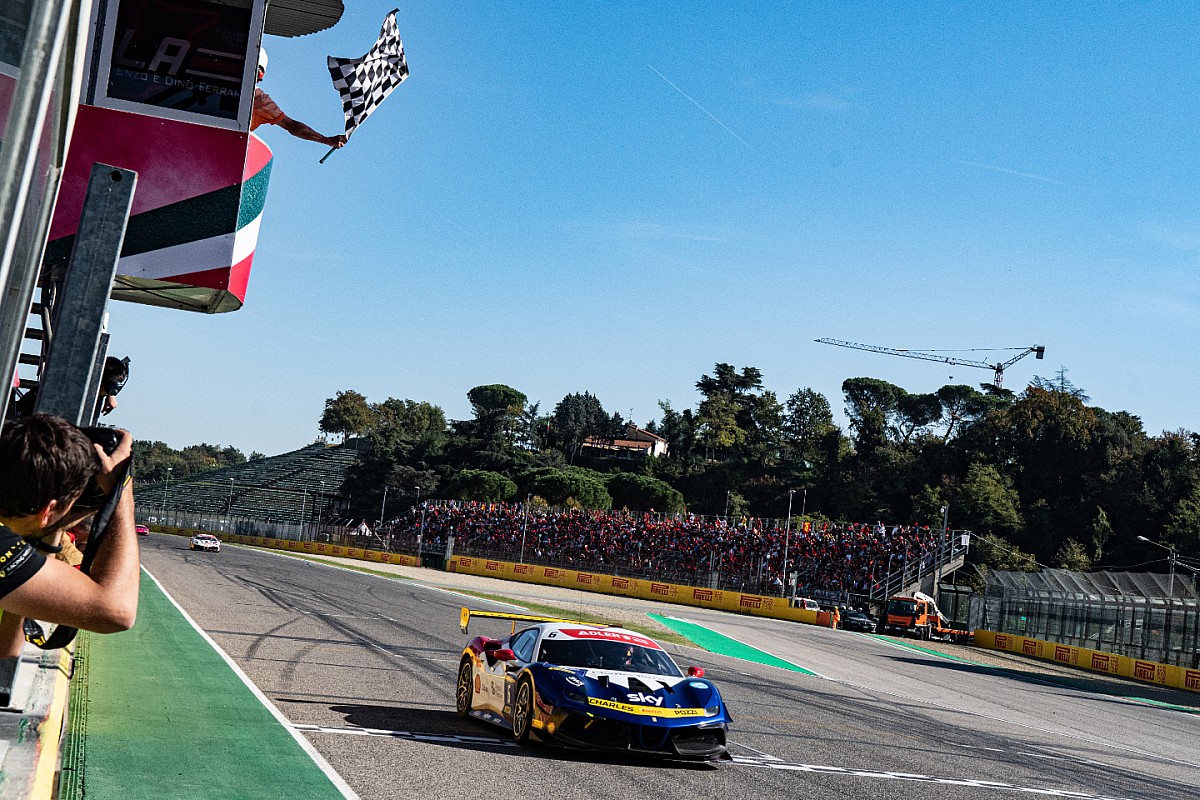 Ferrari | Trofeo Pirelli: Neubauer è sul tetto del mondo ad Imola!