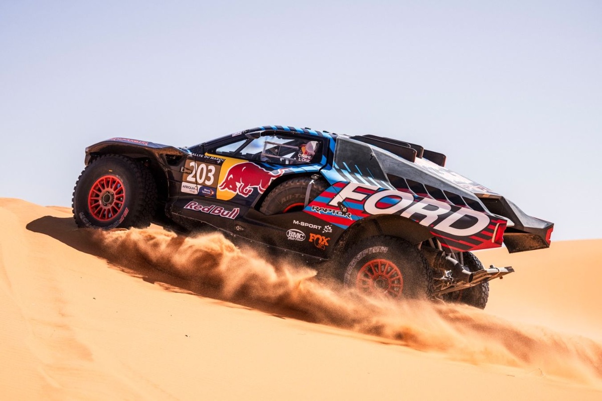 Así es el coche de Sainz para el Dakar 2025: características del Ford ...