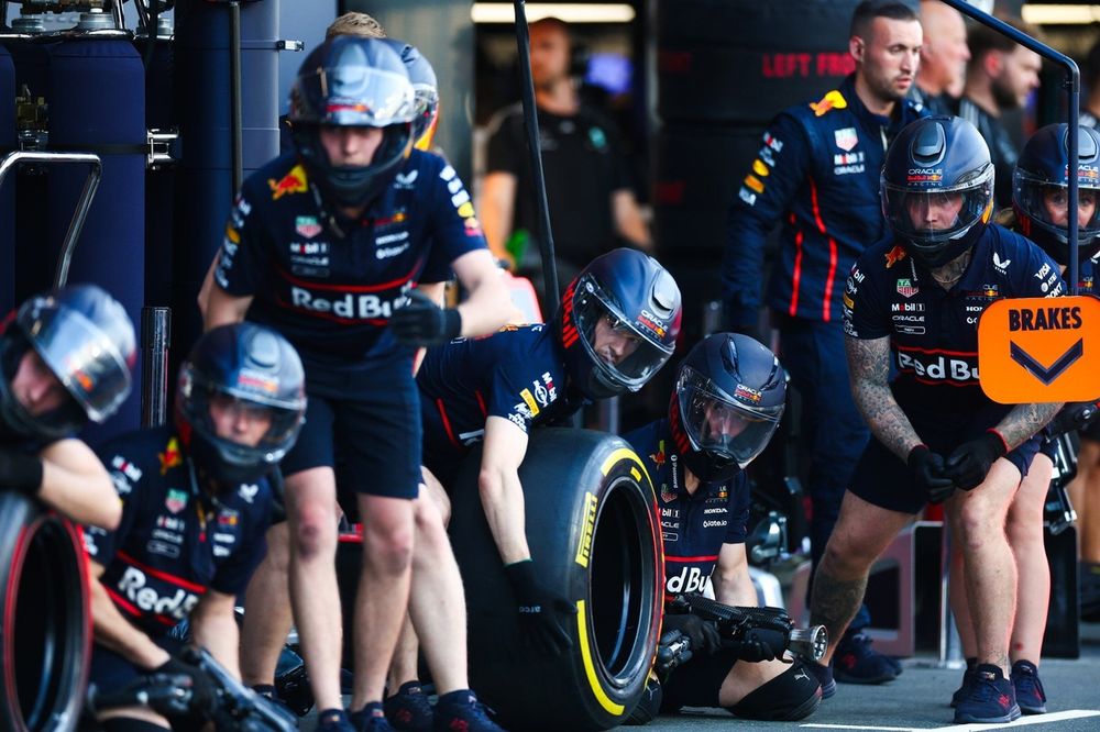 Yarışlarda daha fazla pit stop isteyen F1 nasıl çözümler üretti?