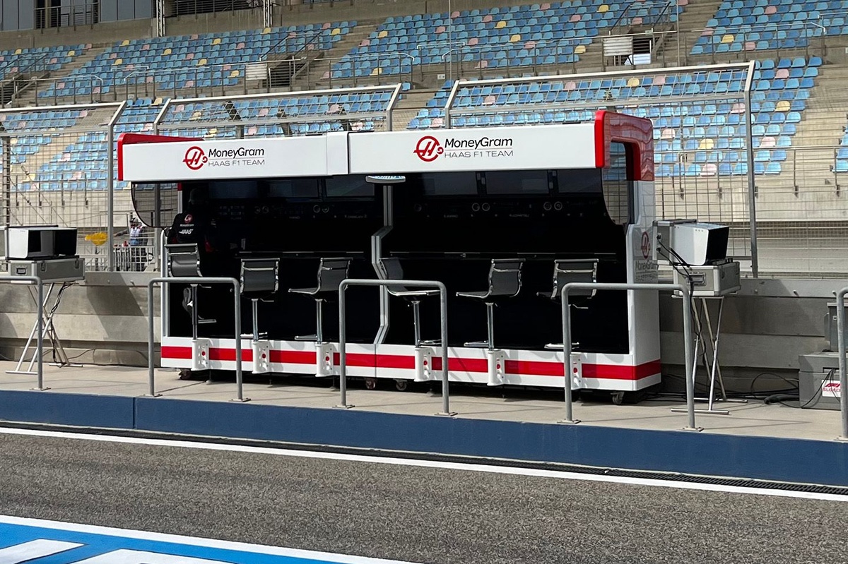 Exclusiva: por qué Haas ha vuelto a un pitwall más grande en la F1 2025