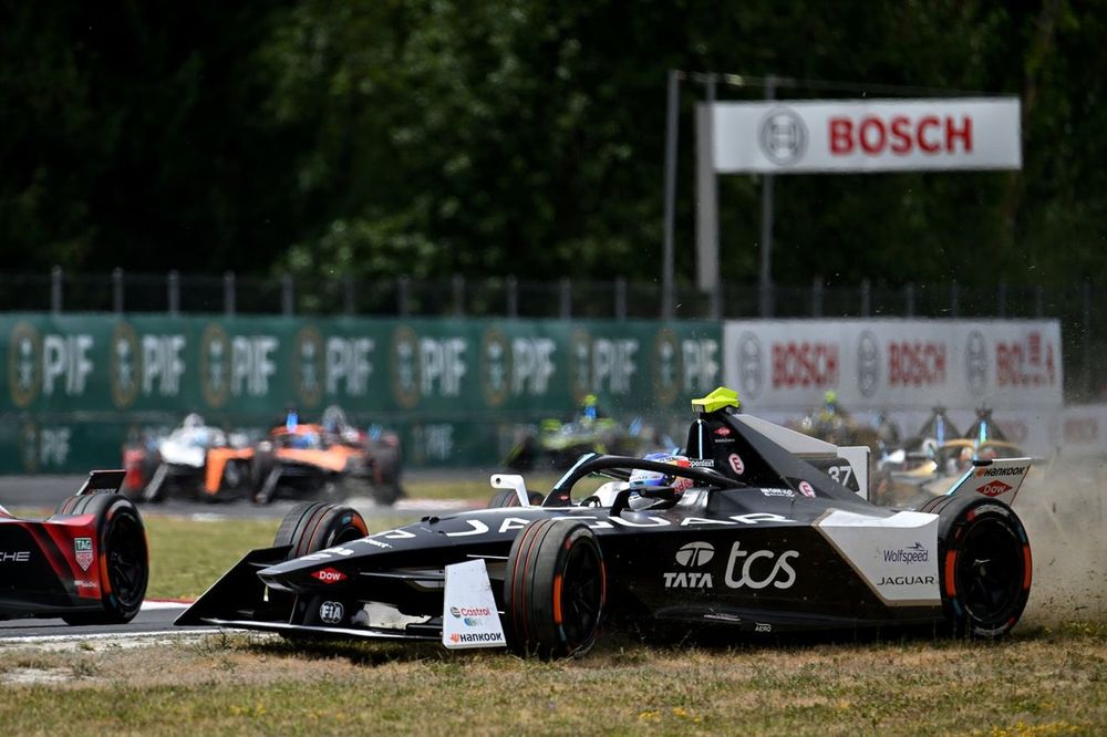 レースを支配したキャシディ、残り2周で痛恨コースオフ！ ポイントリーダーまさかの失策でダ・コスタ2連勝｜フォーミュラE第13戦ポートランドE-Prix