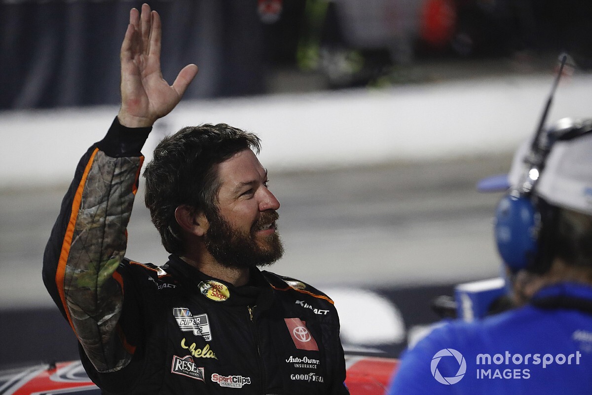 Truex z pole position