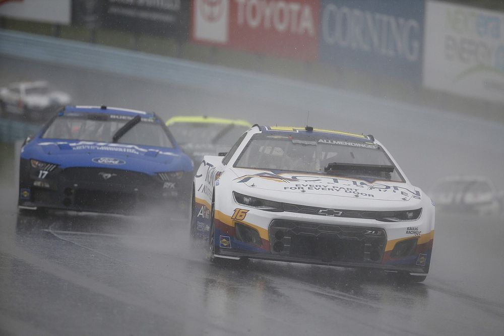 NASCAR podría correr en óvalos con lluvia gracias a nuevos neumáticos