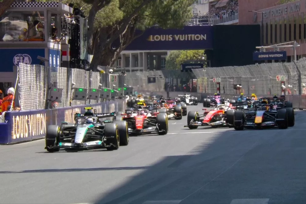 Vídeo F1: A Verstappen le falla el Red Bull en la salida y abandona en ...