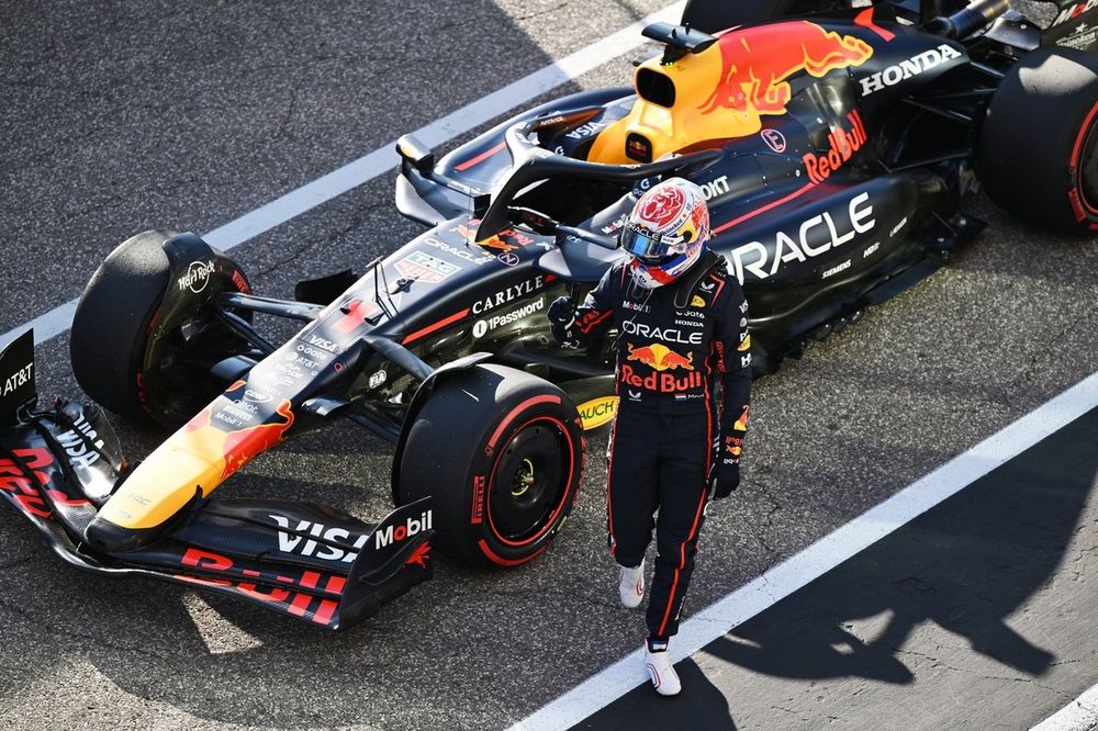 Max Verstappen pakt F1-pole in Austin, WK-leider Piastri slechts op P6