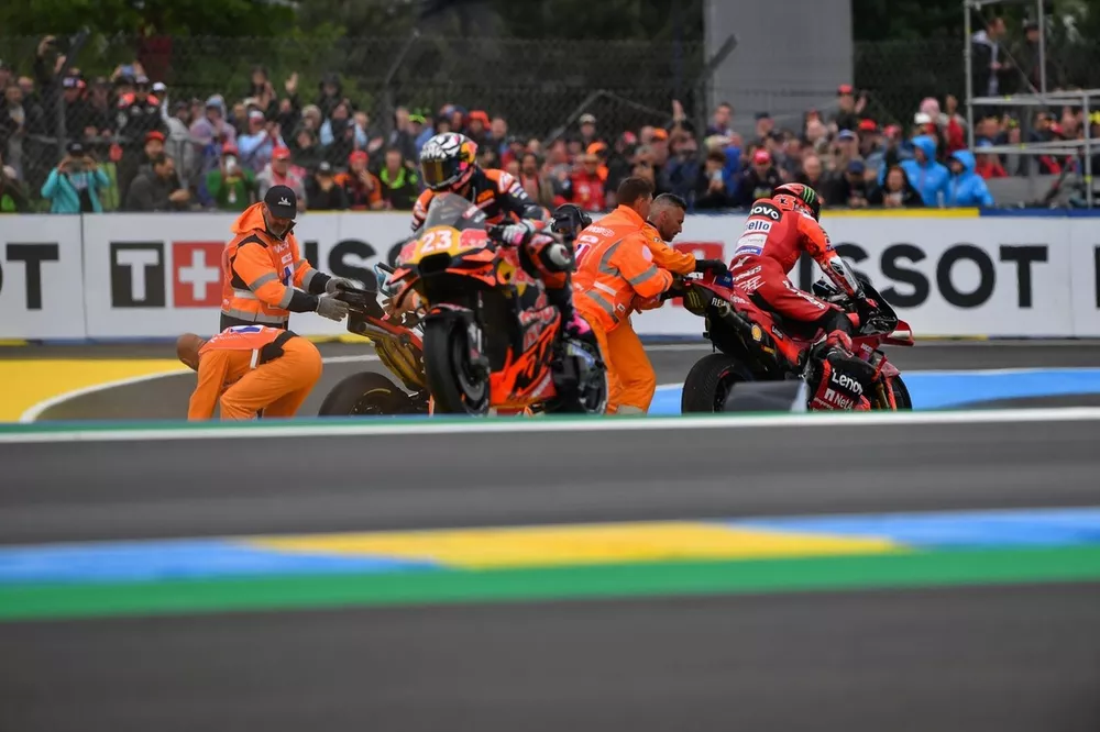 Bastianini explica su incidente con Bagnaia: "Frené normal, pero no ...