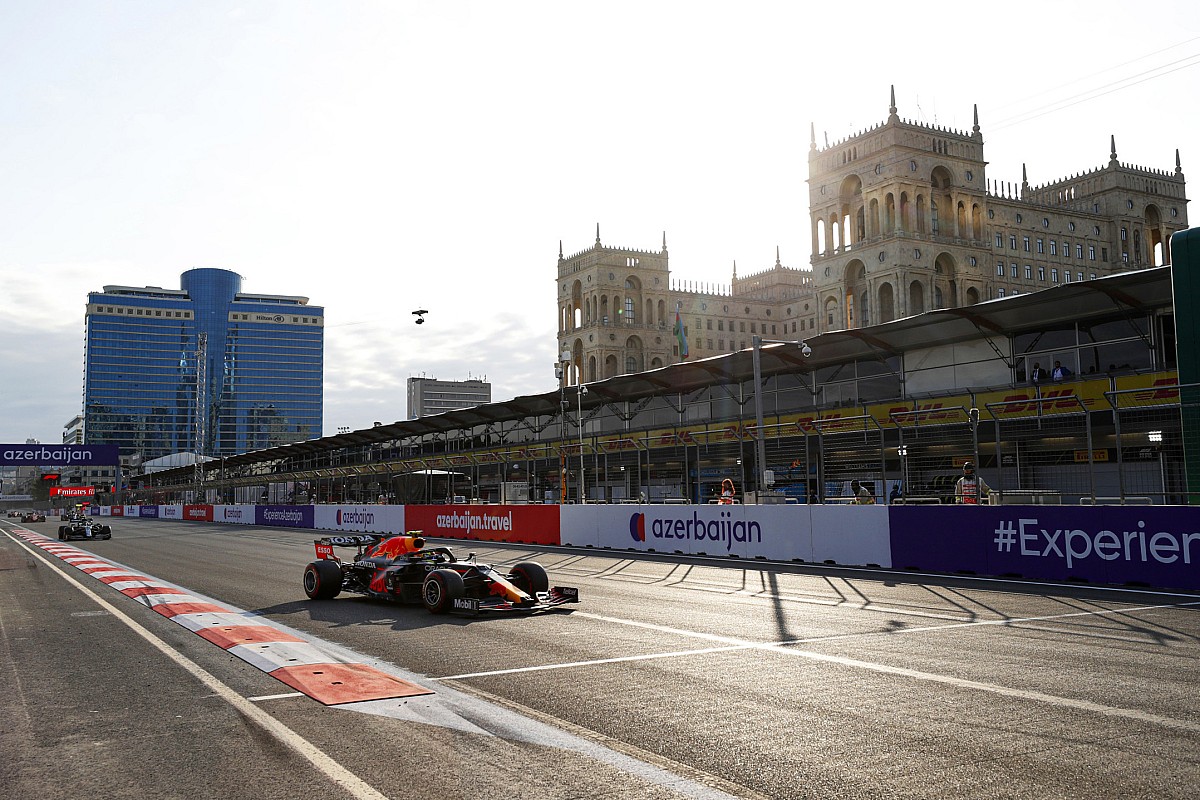 F1: Pérez lidera TL1 em Baku, à frente de Leclerc e Verstappen