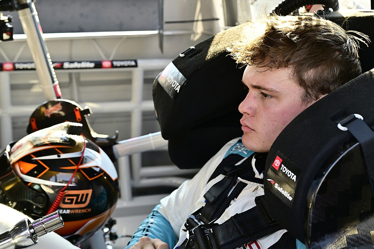 Jesse Love Jr. picks up sixth win in wild Michigan ARCA race