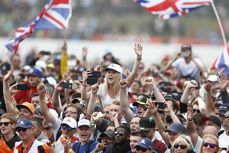 En Inglaterra piden a la F1 posponer la calificación debido al futbol