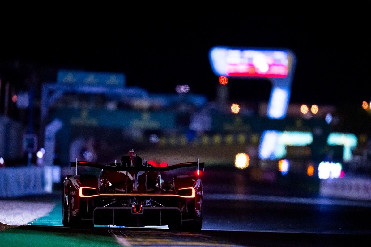 24 uur van Le Mans, 00.00 uur: Safety car gooit strijd weer | MOTORS ...