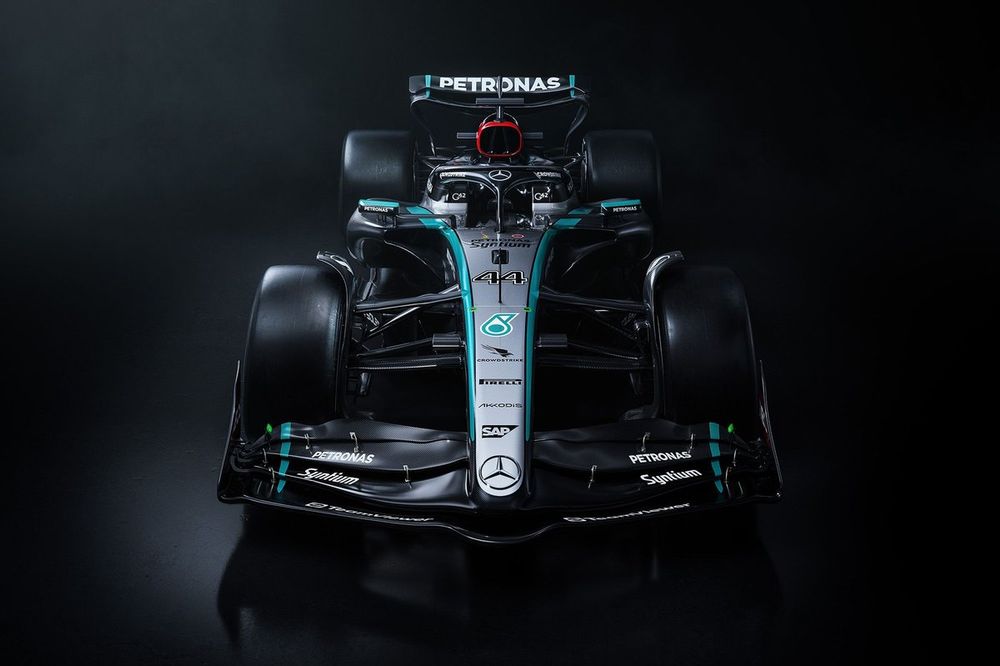 梅赛德斯为汉密尔顿最后一辆“银箭”W15揭幕 - Formula 1 新闻 - motorsport.com中文网