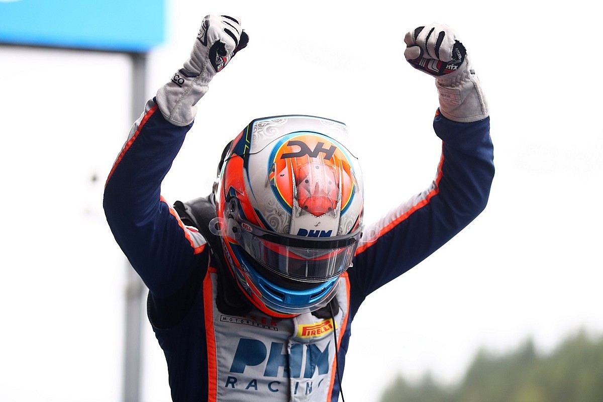 F3 Spa: Barnard wins mixed up feature race as title battle goes to the wire