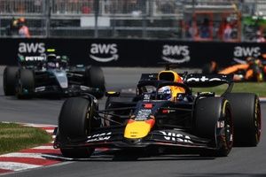 Max Verstappen reageert in Silverstone op Mercedes-geruchten