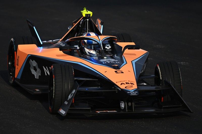 Formel E 2024: Jake Hughes fährt weiter für McLaren