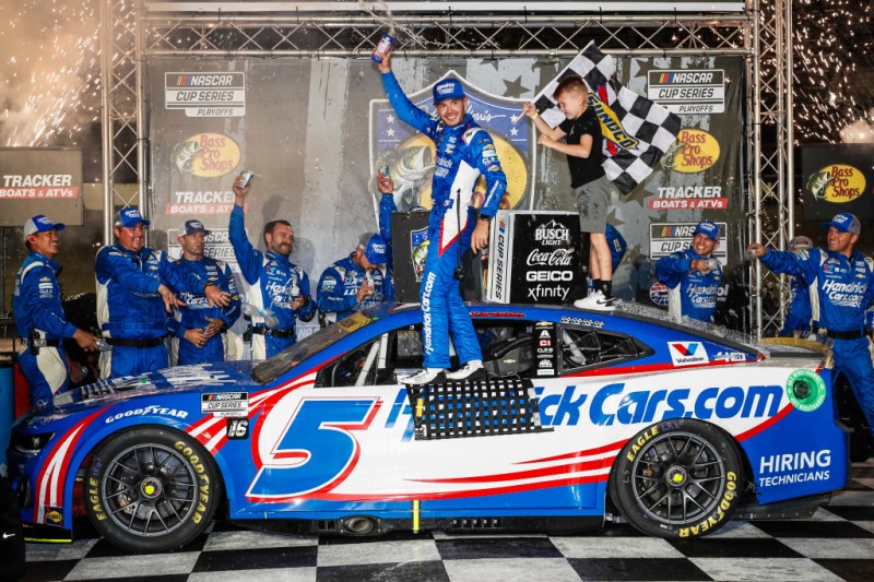 NASCAR Bristol: Kyle Larson dominiert, zwei Ex-Champs aus Playoffs ...