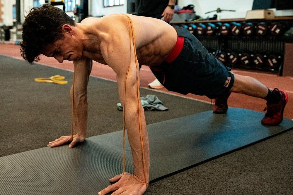 Márquez viaja al APC de Red Bull para continuar su preparación