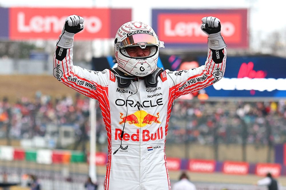 F1 Japanese GP: Verstappen fends off McLaren pair for flawless victory