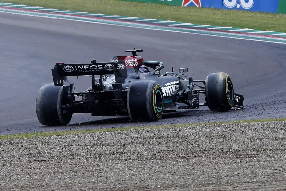 Hamilton: Rush to pass lapped F1 cars triggered Imola crash