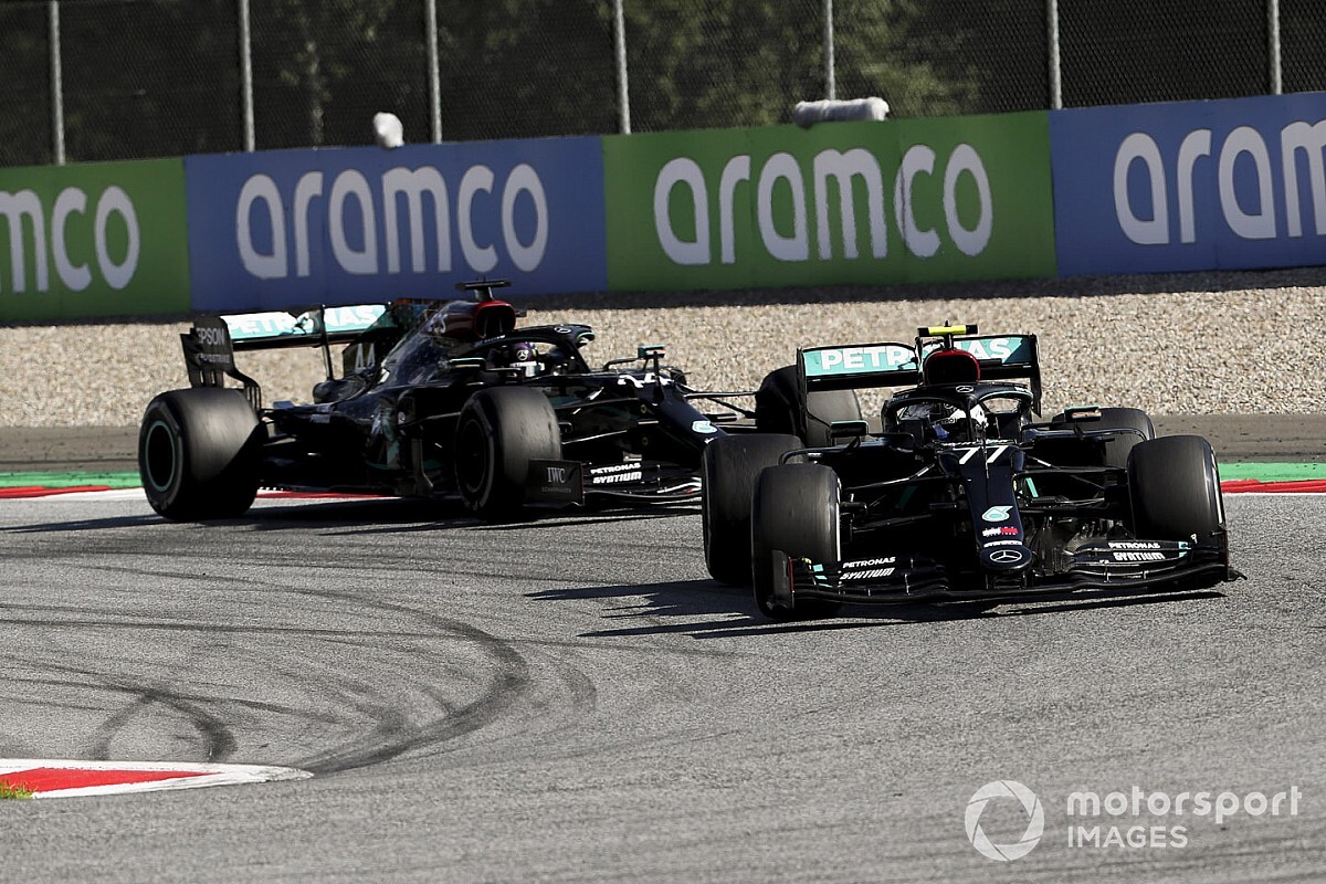 Hamilton, Bottas'a karşı nerede kaybettiğini açıkladı