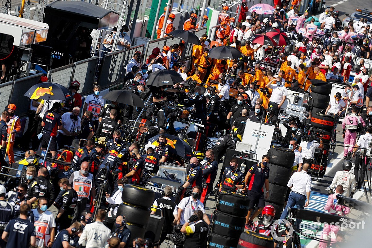 Norris lashes out at “stupid” F1 red flag tyre change rule