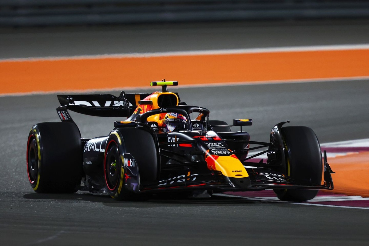 Herstart na safety car bol van incidenten, Pérez maakt grote fout