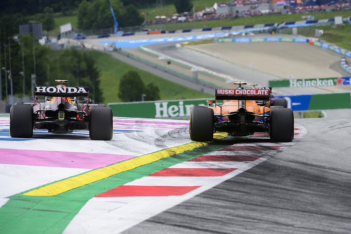 Montoya: ‘Crazy’ to penalise F1 drivers for defending outside moves