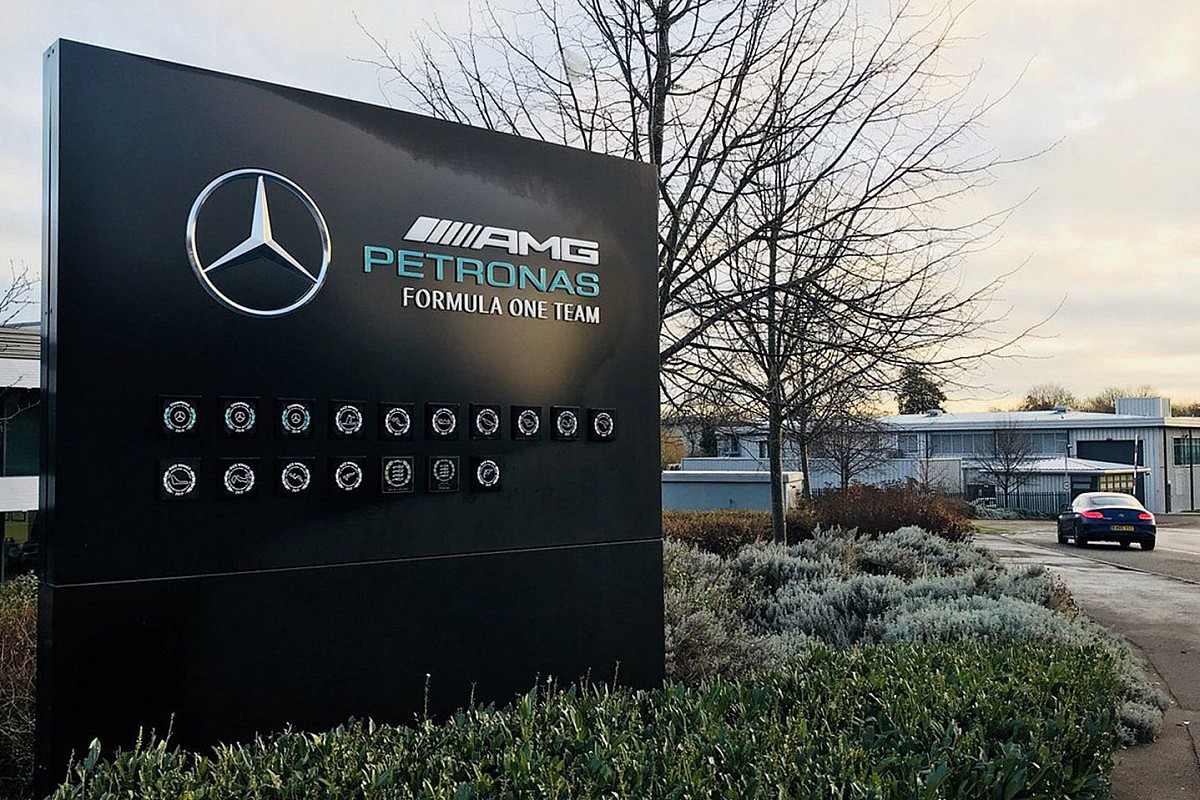 Mercedes’ £6 million F1 energy bill prompts solar farm plan