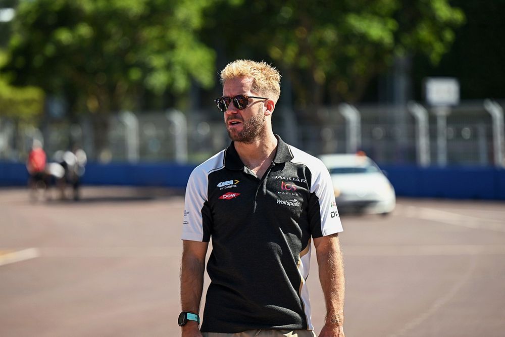 Bird unhappy with Cape Town FE flag delays, "spooked" by radio