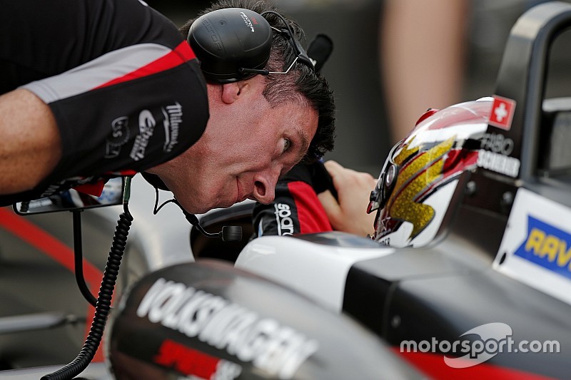Fabio Scherer consigue su primera pole de la F3 en Silverstone