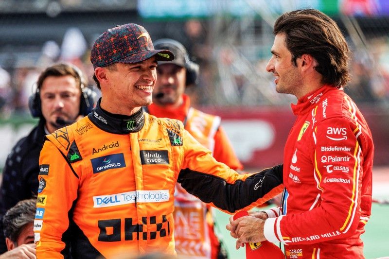 Carlos Sainz bittet Fans: Lasst eure Handys in der Tasche!