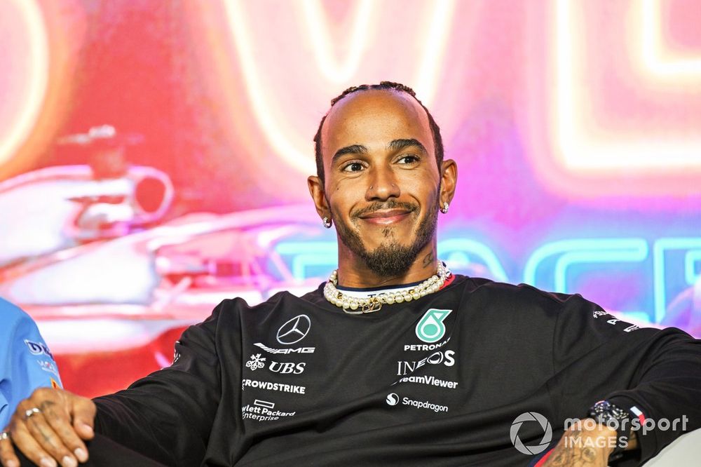 Hamilton'ın F1 filminin 2025'te vizyona girmesi bekleniyor