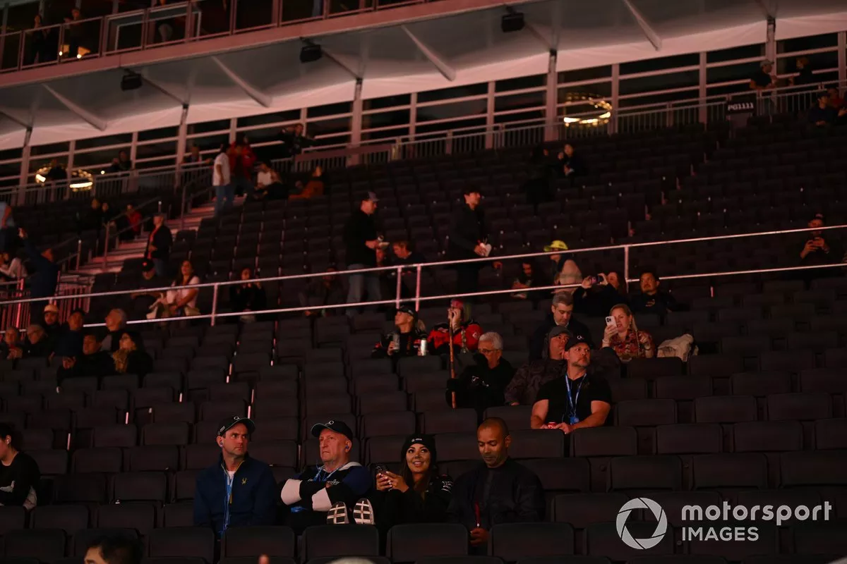 F1 | incredible in Las Vegas: fans removed from the stands before FP2!