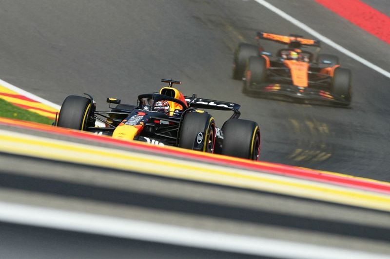 Sprint - Verstappen trop rapide pour Piastri et McLaren