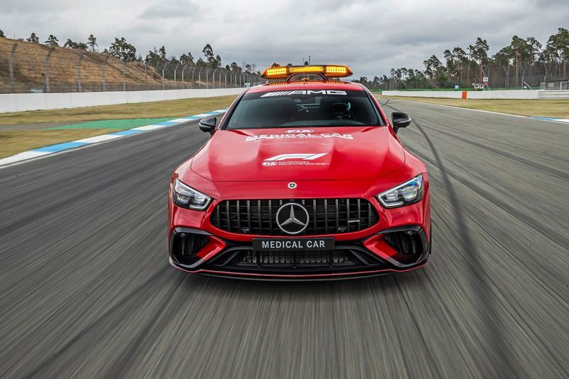 Mercedes dévoile ses nouvelles Safety Car et Medical Car