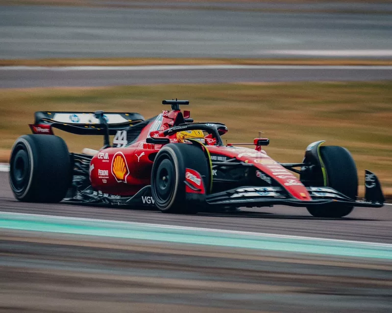 Hamilton pilote pour la première fois une Ferrari
