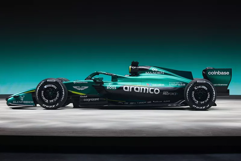 Dans la douleur, Aston Martin dévoile la livrée de l'AMR26 de Newey