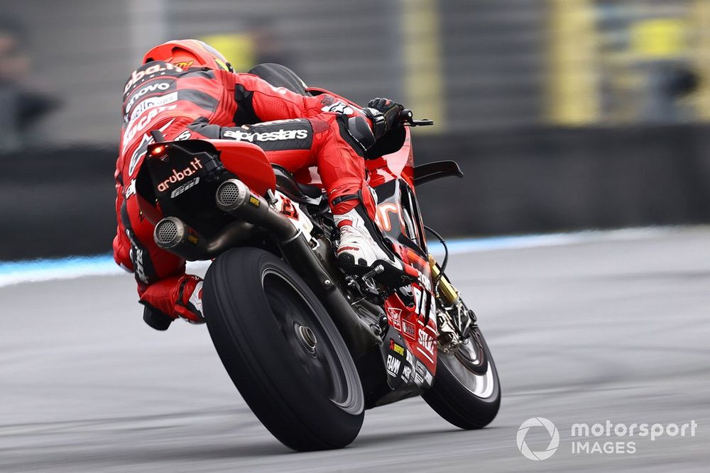 WSBK İspanya 1. antrenman: Rinaldi hızlı başladı, Toprak üçüncü