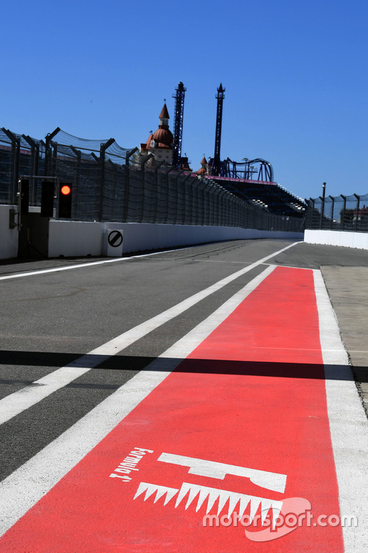 Pit lane at GP de Rusia - Fórmula 1 Fotos