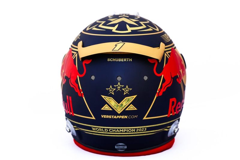 Photos - Le casque "Triple Champion du monde" de Max Verstappen