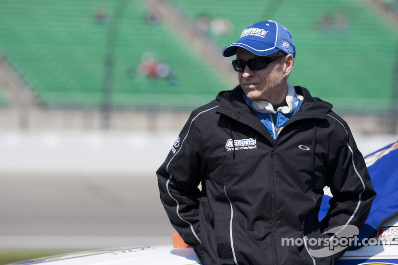 Ageless Mark Martin speeds to pole at Richmond