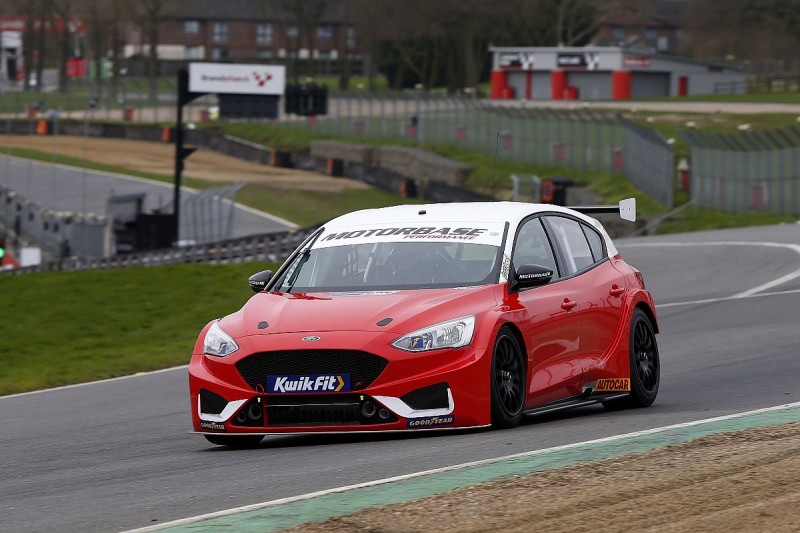 New Motorbase BTCC Ford Focus breaks cover, Neate completes line-up